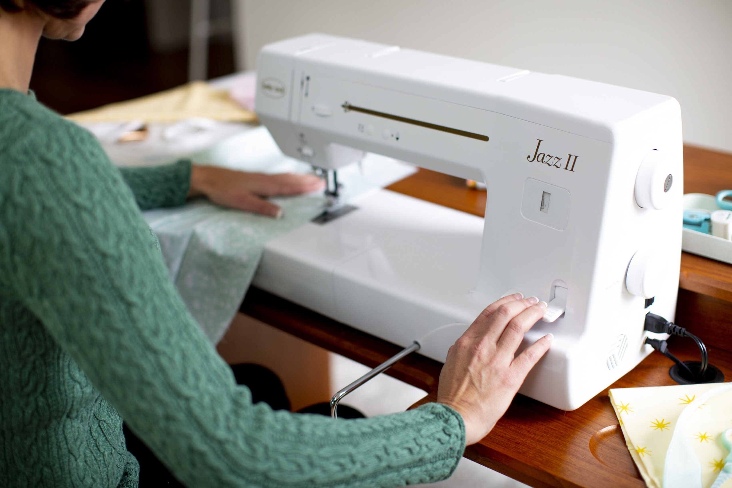 Baby Lock Jazz II Sewing & Quilting Machine W/ Bundle